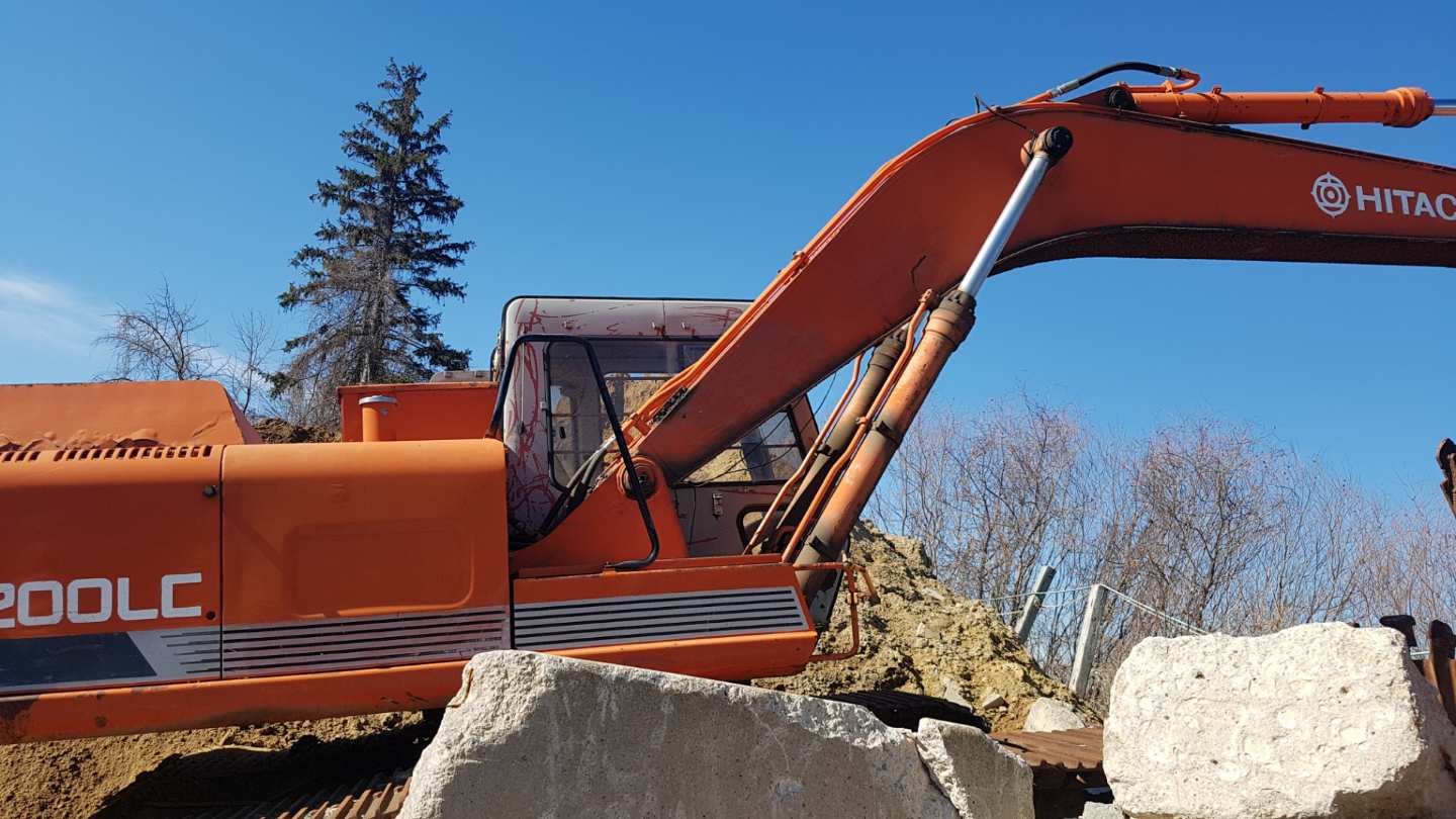 HITACHI EX200LC SOLD – Real Impex – Excavator Backhoe Loaders ...