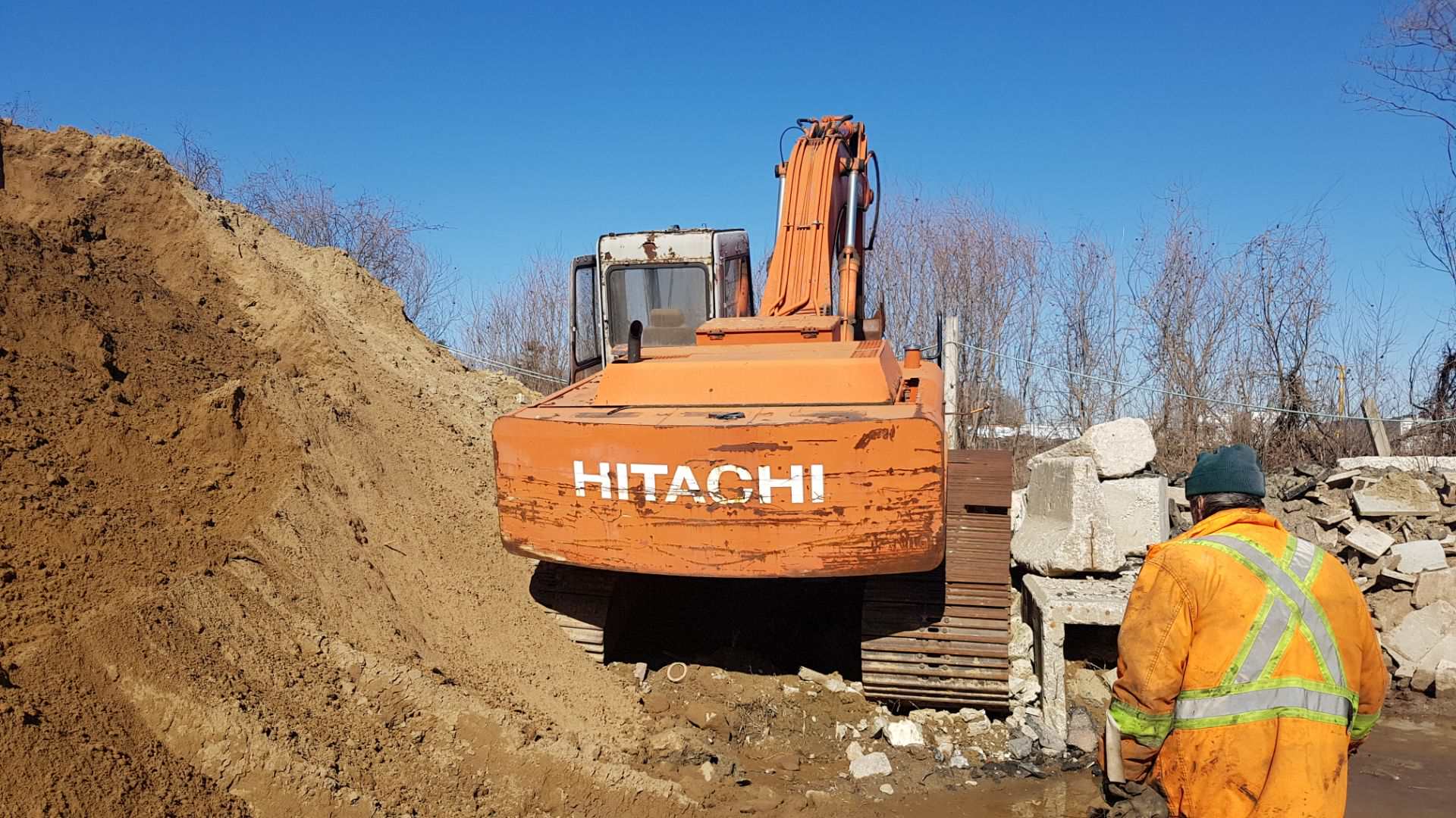 HITACHI EX200LC SOLD – Real Impex – Excavator Backhoe Loaders ...